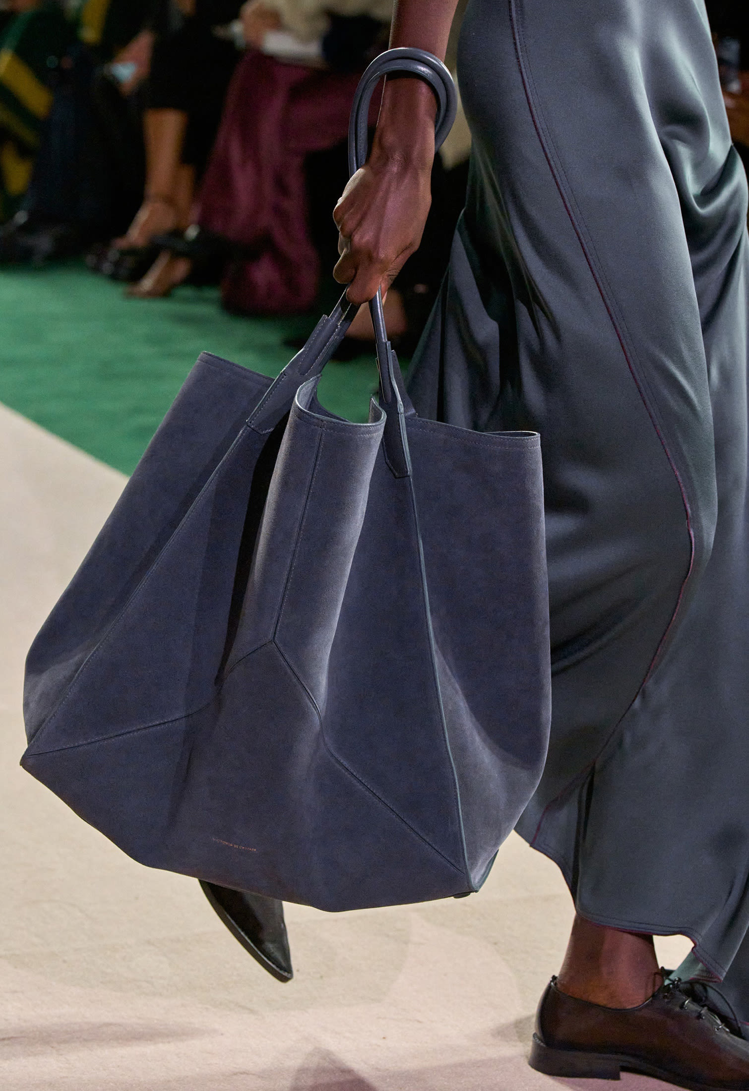 Suede Bags Spring/Summer 2025: Models and Trendy Colors | LUISAVIAROMA
