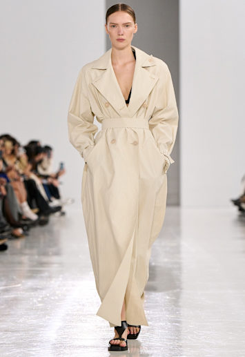 Trench Coat: How to Wear a Timeless Piece in 2025